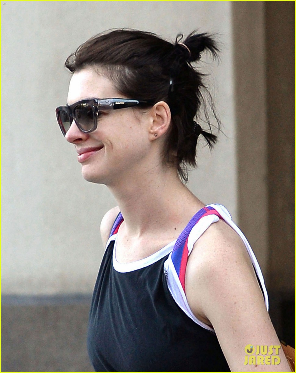 Anne Hathaway Gets Energized for a Long Day of Filming!: Photo 3185909 ...