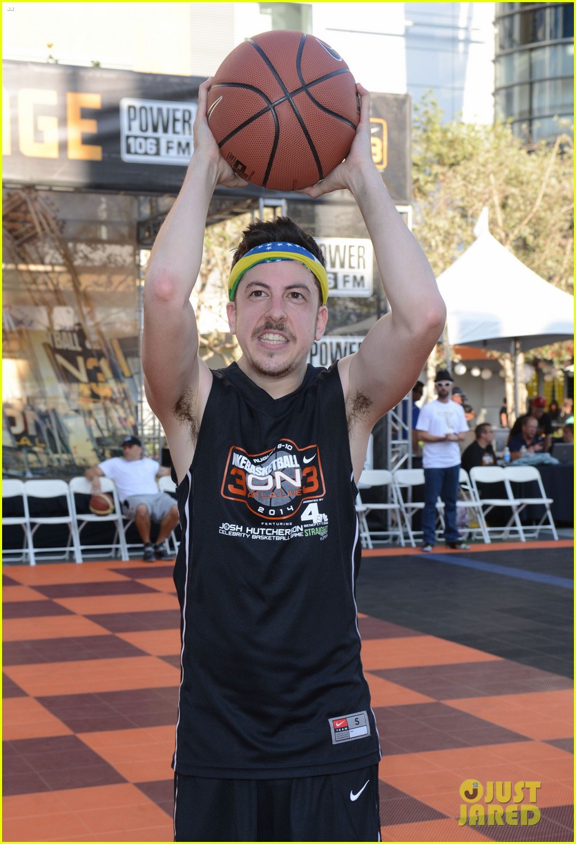 Dallas' Josh Henderson Muscles Up for SBNN Basketball Game: Photo ...