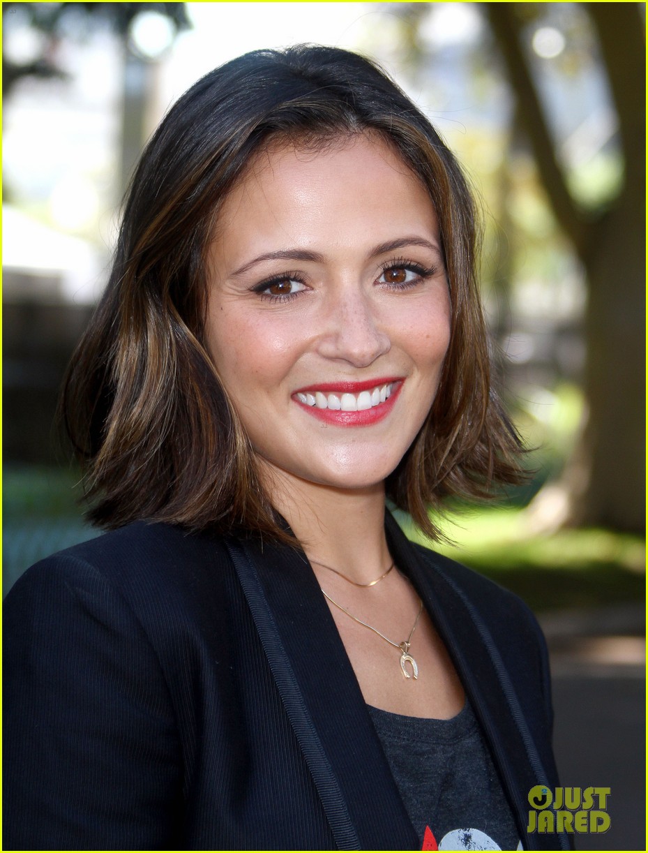 Get The Scoop About Chasing Life's Italia Ricci Engagement Ring From ...