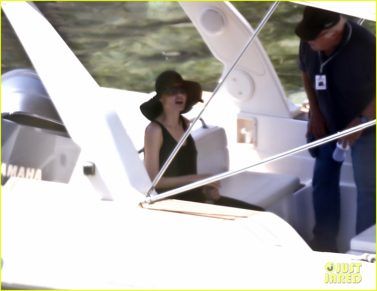 Newlywed Angelina Jolie Arrives in Malta After Her Wedding to Brad Pitt ...