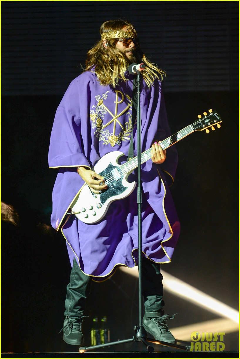 Jared Leto Crowns Himself King at Thirty Seconds to Mars Concert: Photo ...