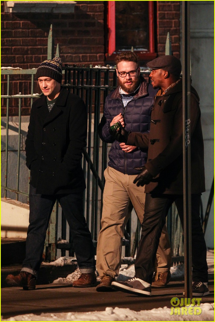 Joseph Gordon-Levitt & Seth Rogen Are Filming a Christmas Movie ...