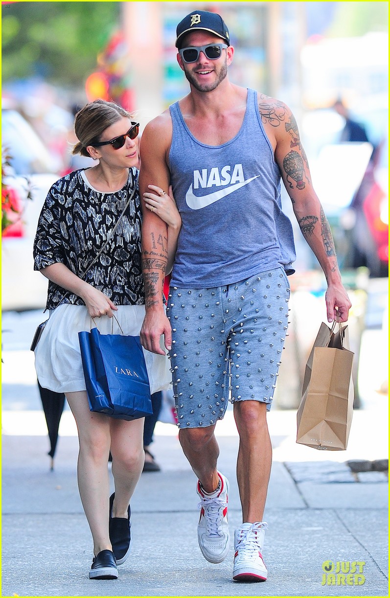 Kate Mara & Stylist Johnny Wujek Hold Hands In NYC: Photo 3173730 ...