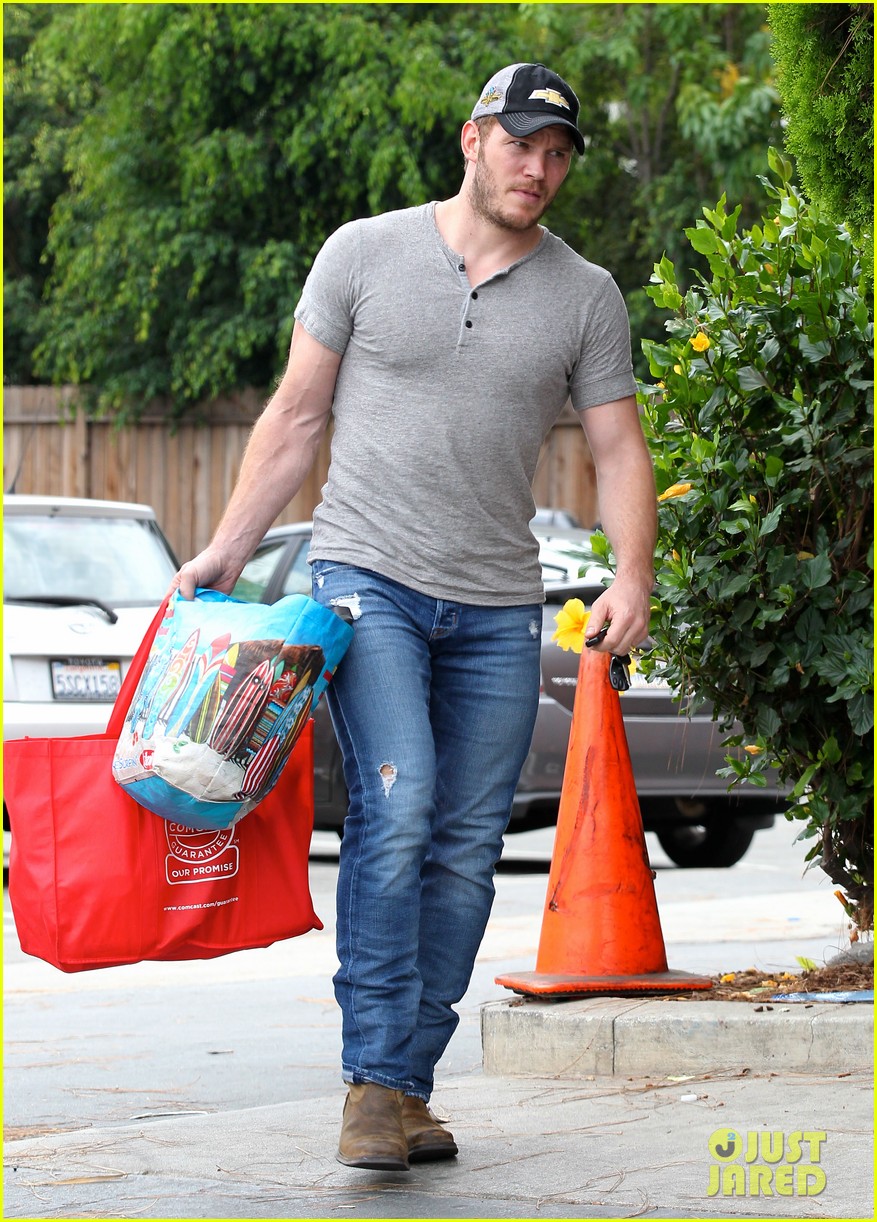 Hunky Chris Pratt Steps Out After Guardians of the Galaxy's Record ...