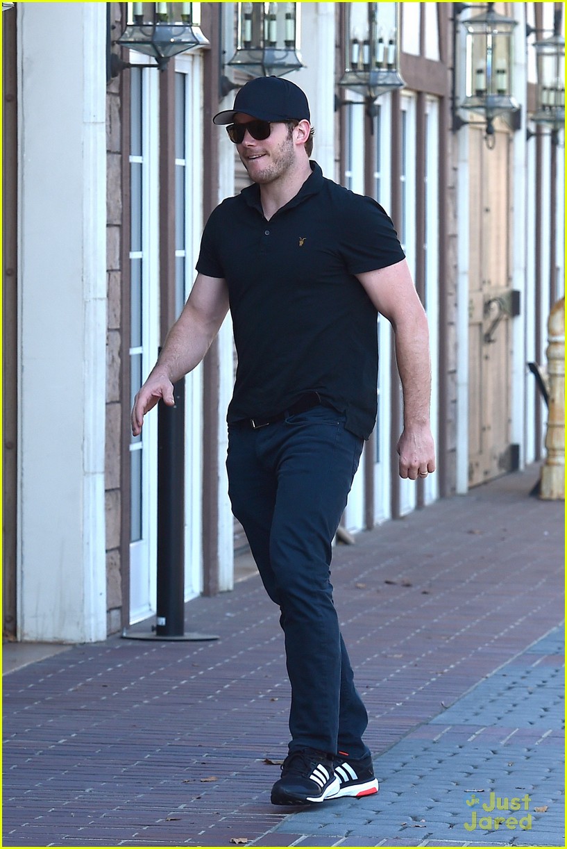 Chris Pratt Shows Off His Guns After Hospital Visit!: Photo 3180286 ...