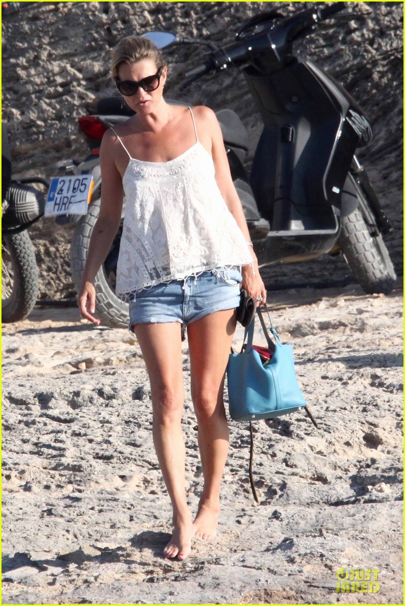 Victoria's Secret Model Behati Prinsloo & Bikini-Clad Kate Moss Bring ...