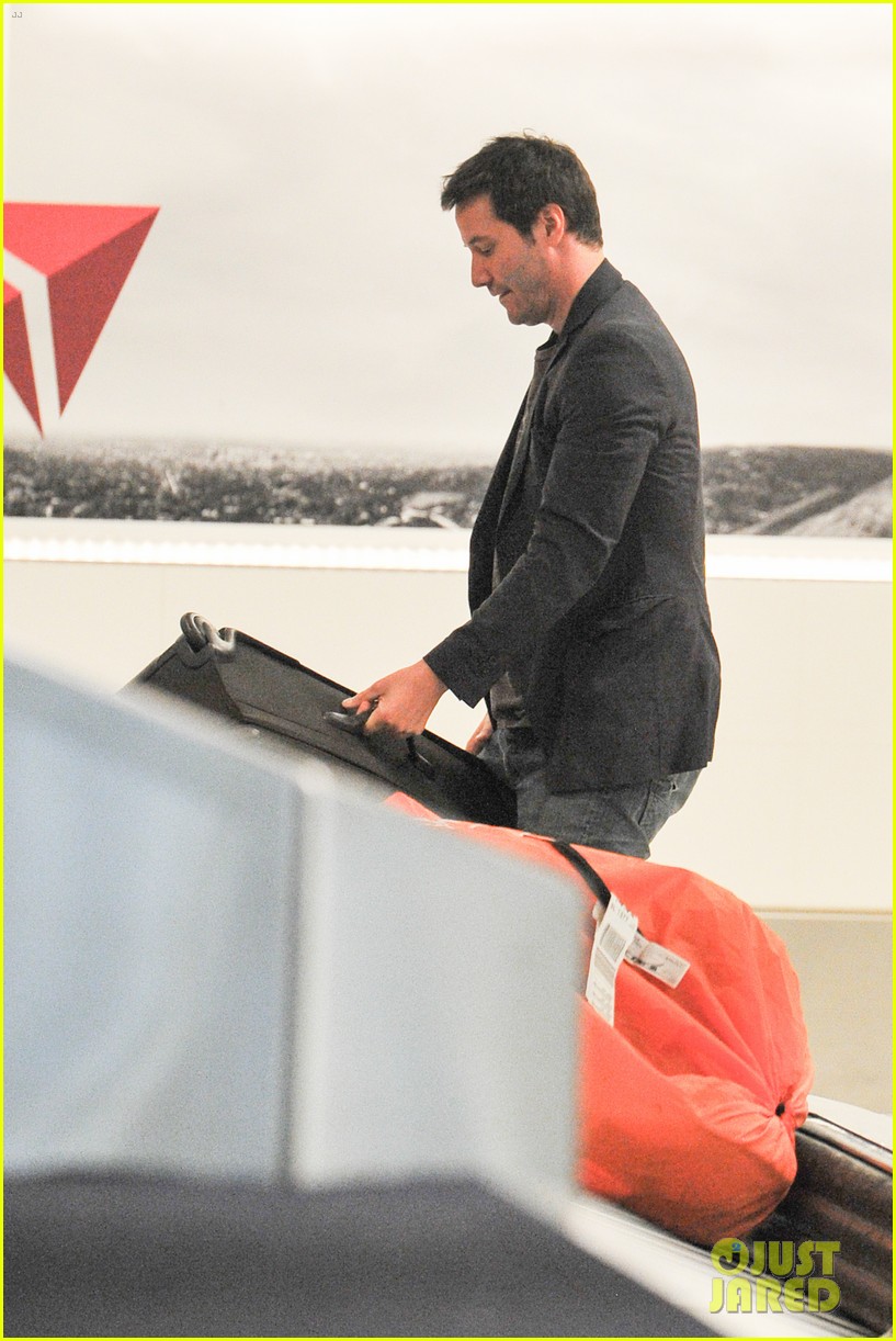 Keanu Reeves Shaves His Beard & Rocks Clean-Shaven Face!: Photo 3174772 ...