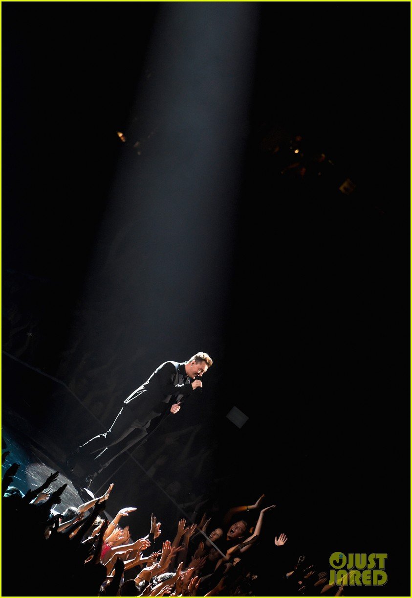Sam Smith Belts Out 'Stay With Me' at MTV VMAs 2014 - Watch Now!: Photo ...