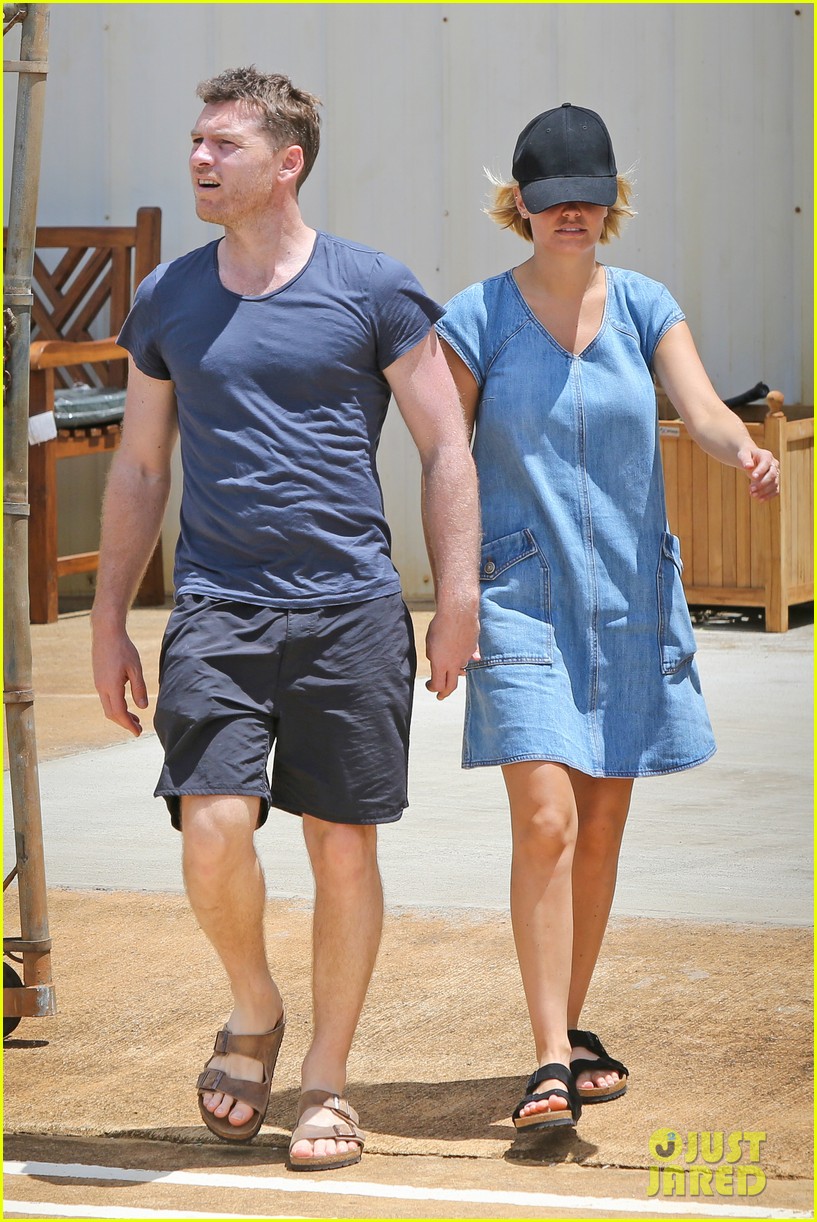 Sam Worthington & Lara Bingle Show Off Beach Bodies in Hawaii: Photo ...