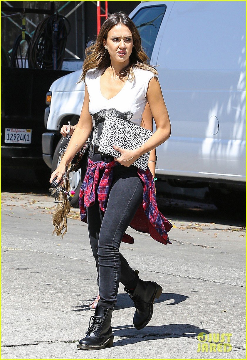 Jessica Alba Uses Fashion to Bring Back the 90s!: Photo 3188288 ...