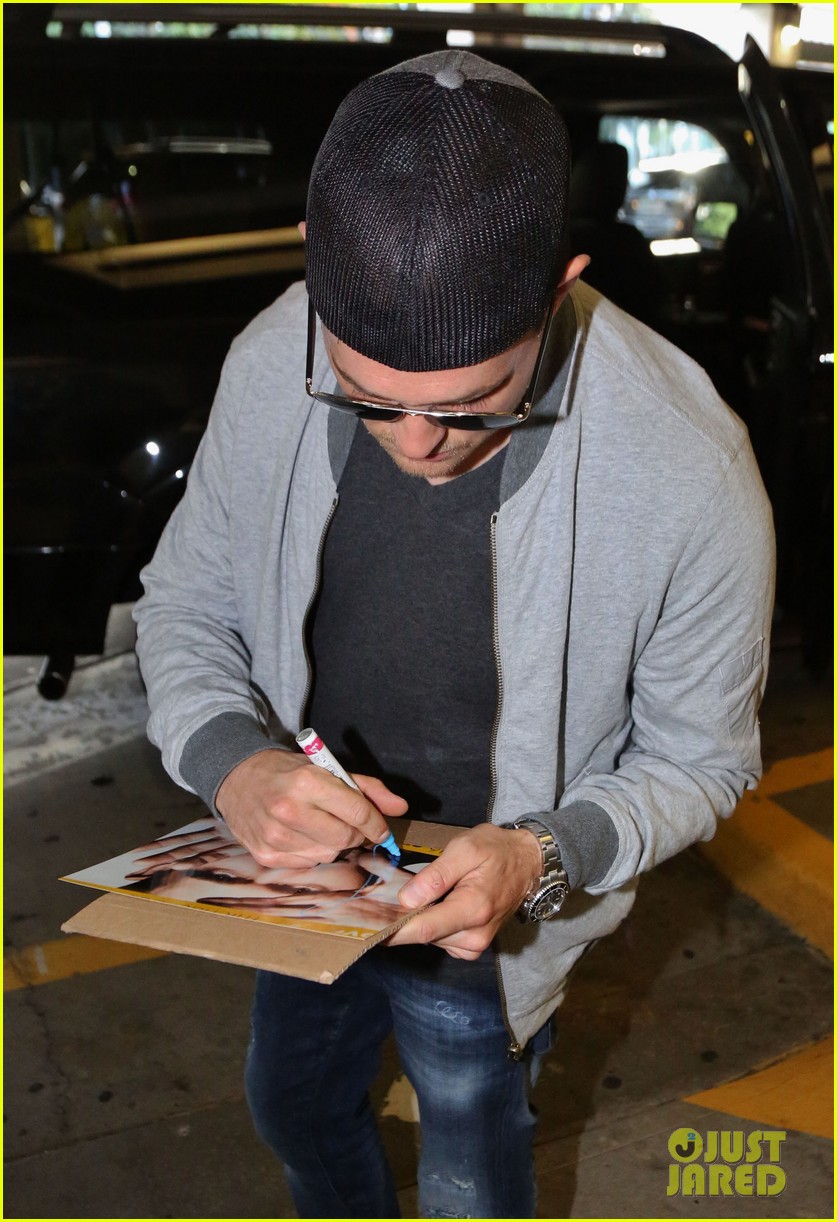 Michael Buble Shares a Shirtless Morning Selfie as 'Mikal': Photo ...