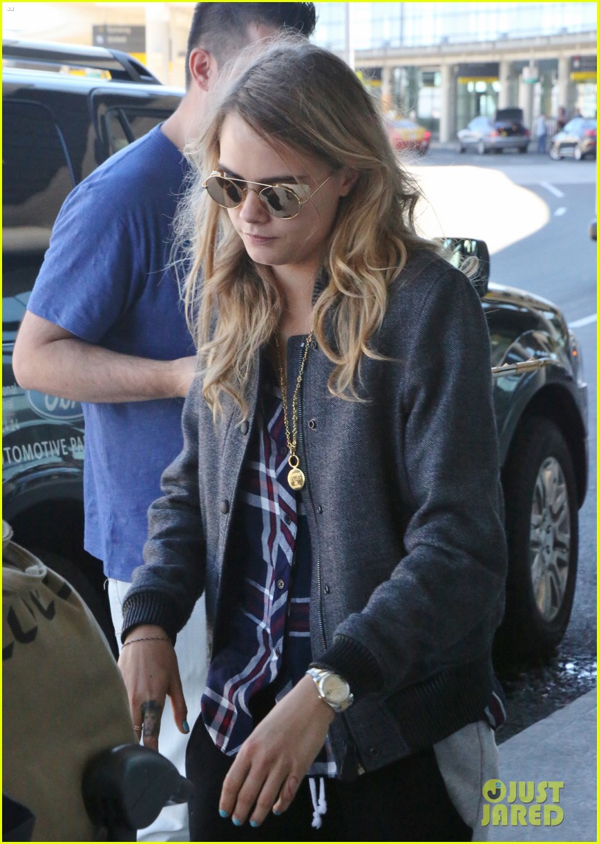 Cara Delevingne Celebrates Her New Mulberry Collection in NYC: Photo ...