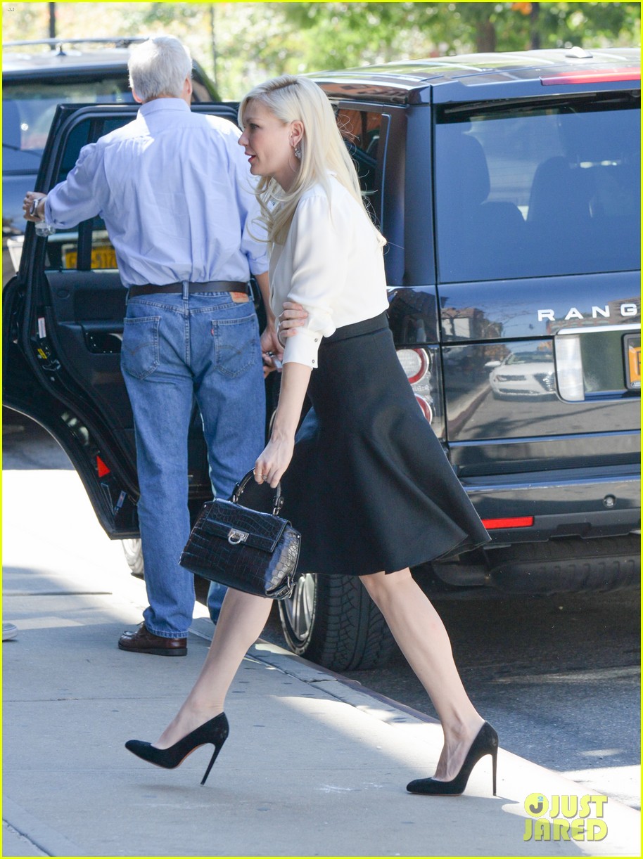 Kirsten Dunst & Co-Star Viggo Mortensen Hold Hands at 'Two Faces Of ...