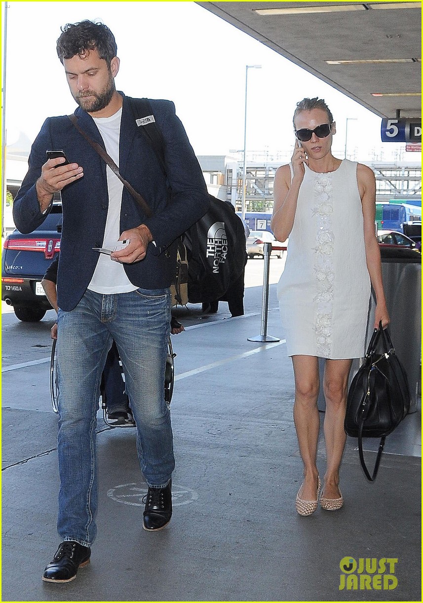 Joshua Jackson Reflects on Ground Zero Before Flight With Girlfriend ...