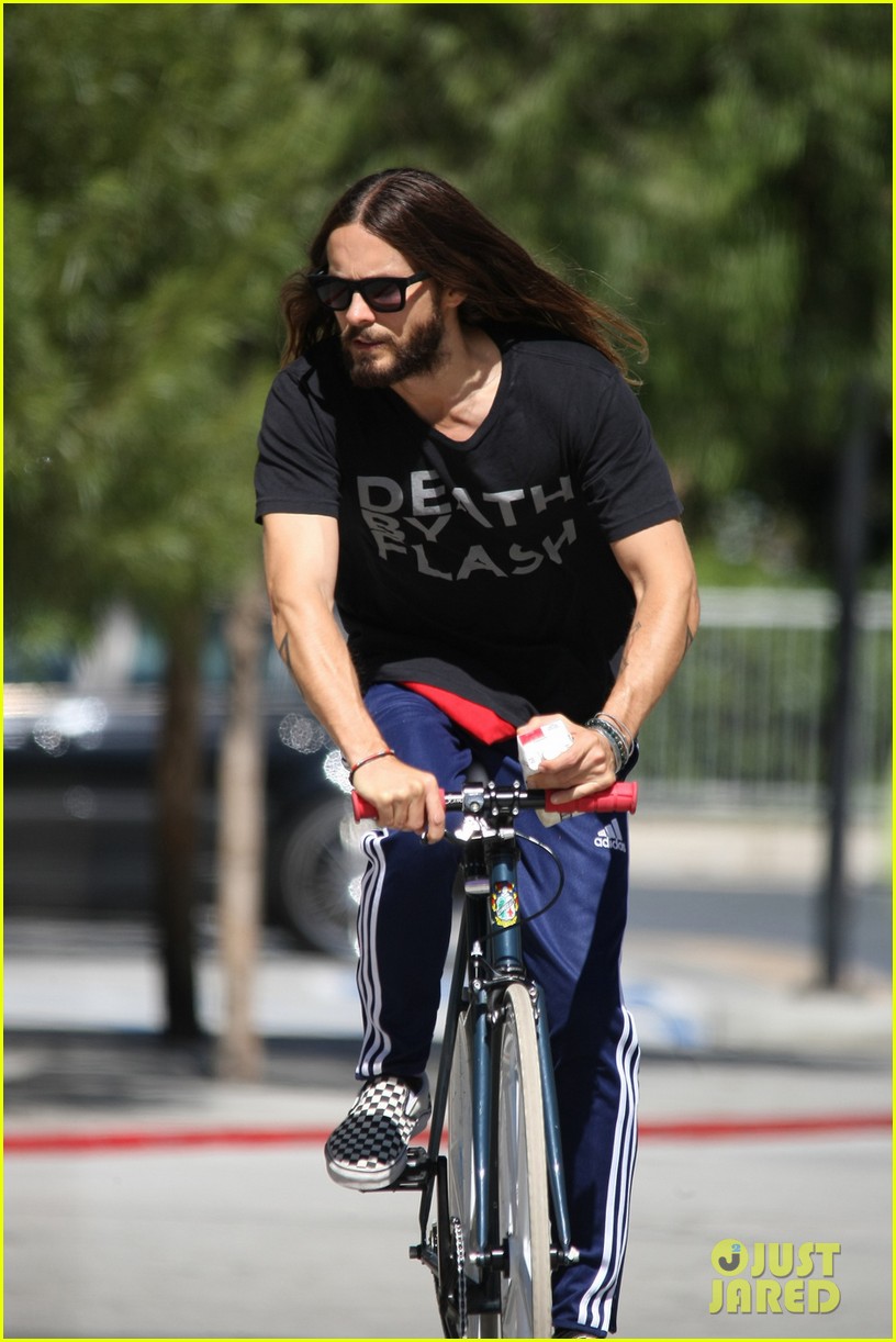 Jared Leto Plays Around Poolside - Watch Here!: Photo 3204868 | Jared ...