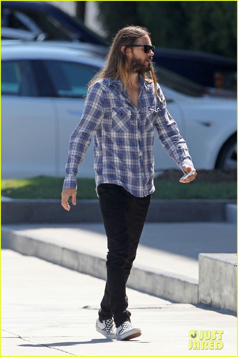 Jared Leto Plays Around Poolside - Watch Here!: Photo 3204869 | Jared ...