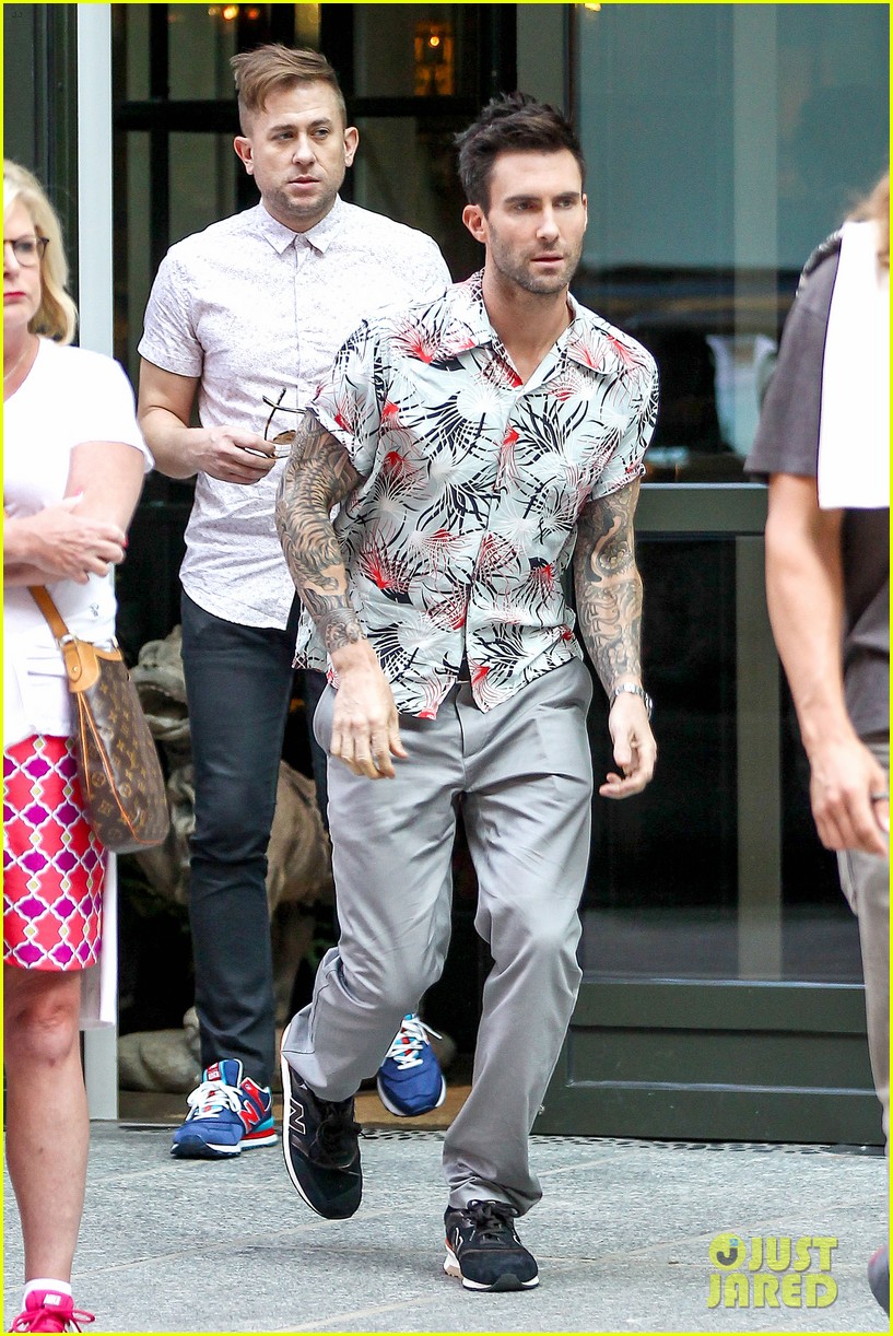 Adam Levine Performs 'Maps' with Maroon 5 on 'America's Got Talent ...