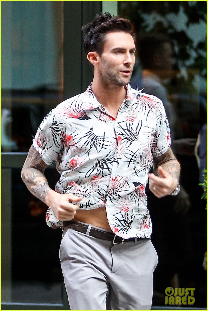 Adam Levine Performs 'Maps' with Maroon 5 on 'America's Got Talent ...
