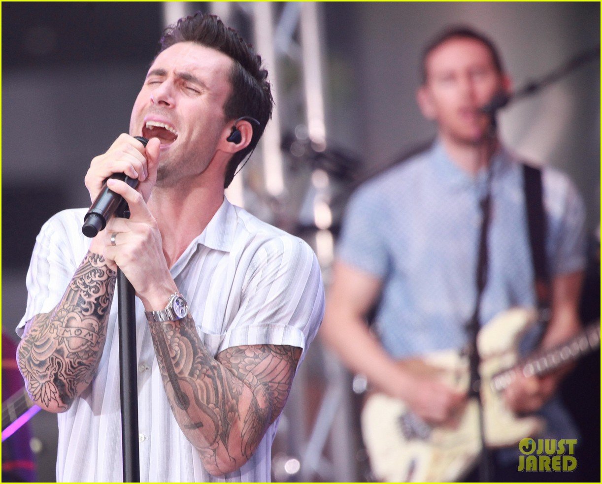Adam Levine Performs 'Maps' with Maroon 5 on 'Today Show': Photo ...