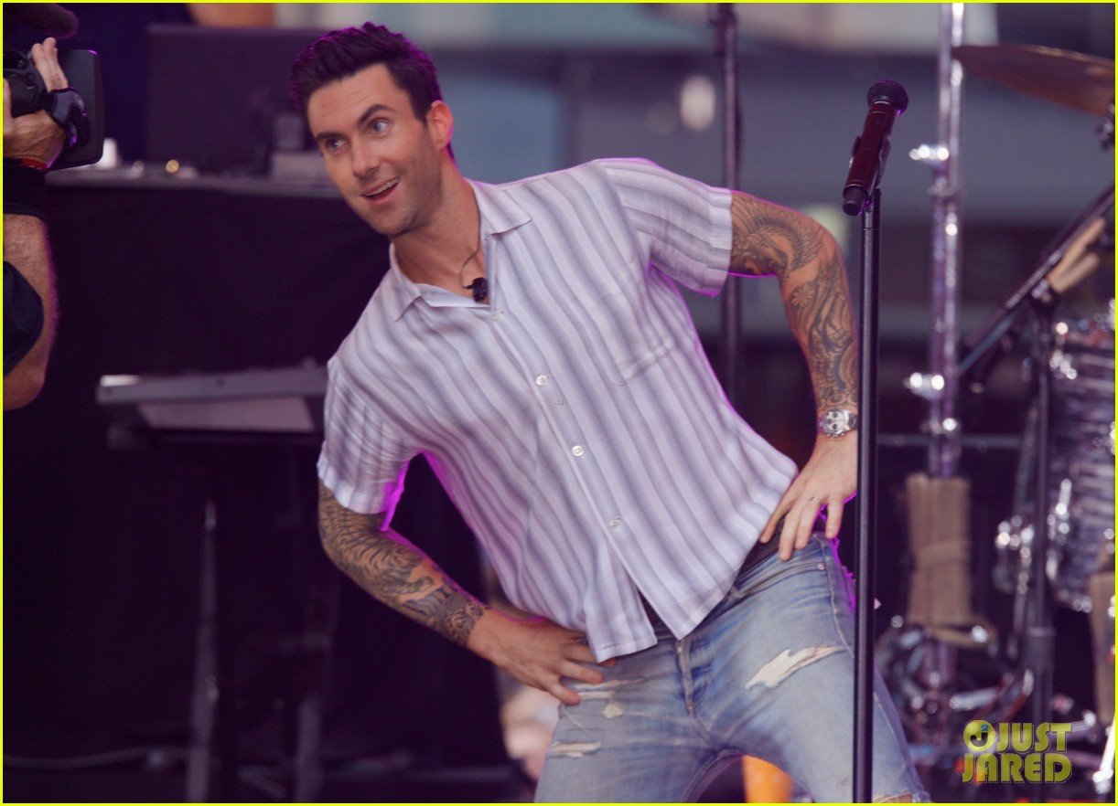 Adam Levine Performs 'Maps' with Maroon 5 on 'Today Show': Photo ...