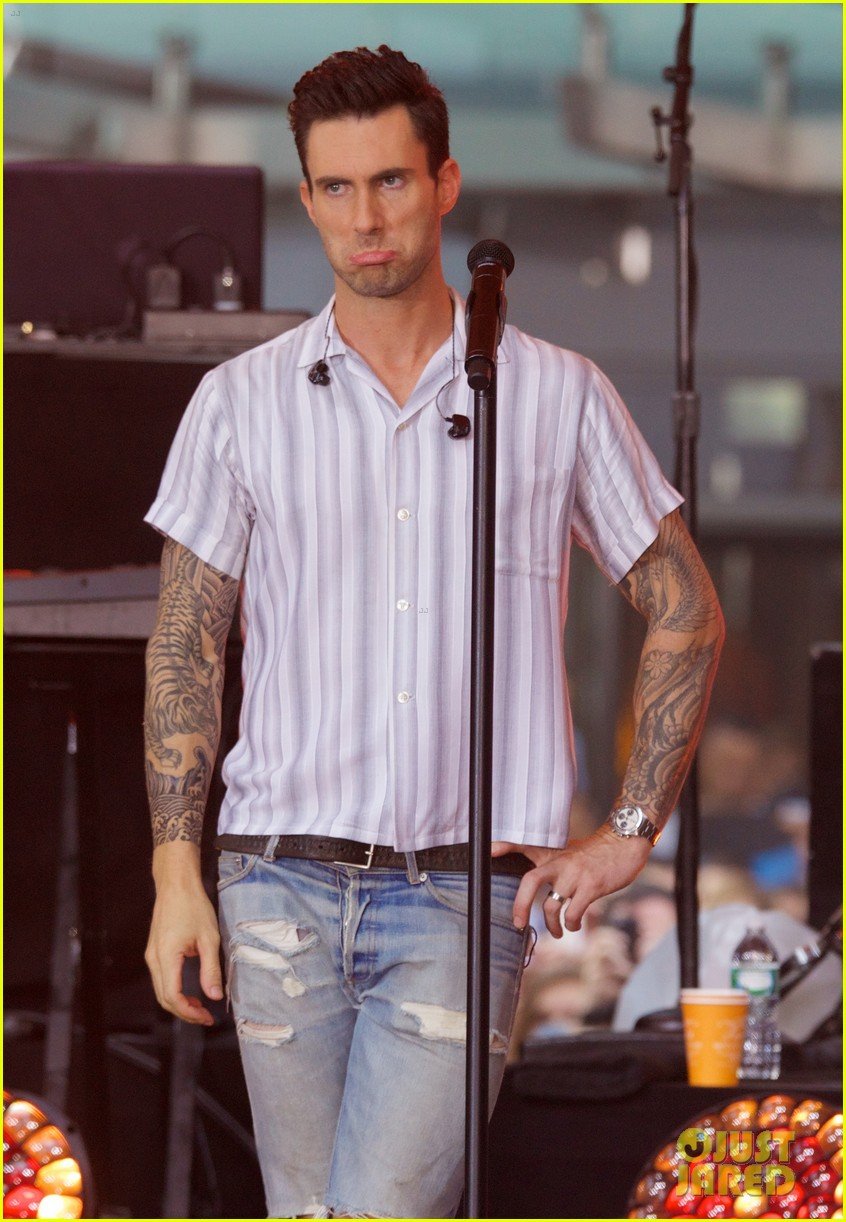 Adam Levine Performs 'Maps' with Maroon 5 on 'Today Show': Photo ...