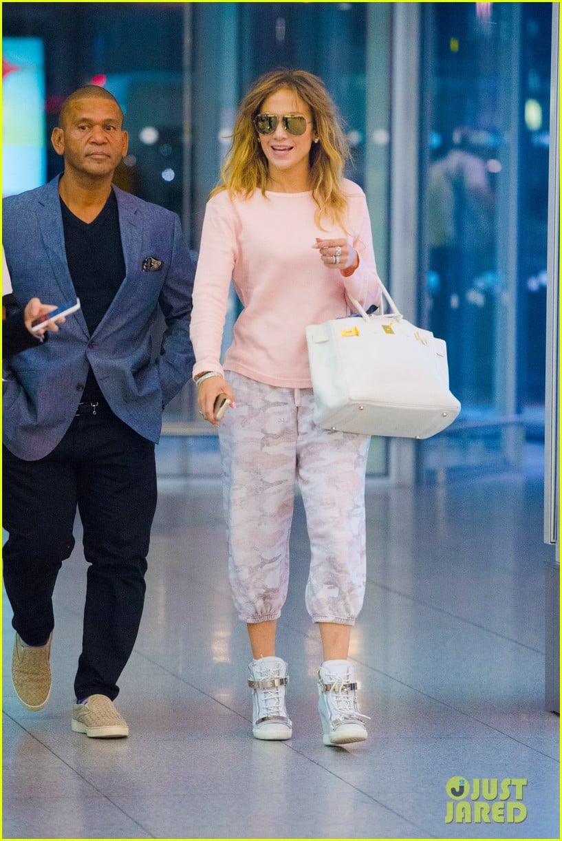 Jennifer Lopez's 'Booty' Video Receives Lots of Love From Celebs: Photo ...