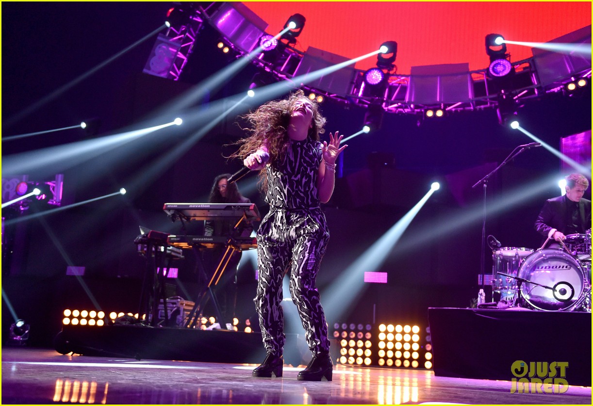 Lorde Rocks Out at iHeartRadio Music Festival 2014 - Full Video!: Photo ...