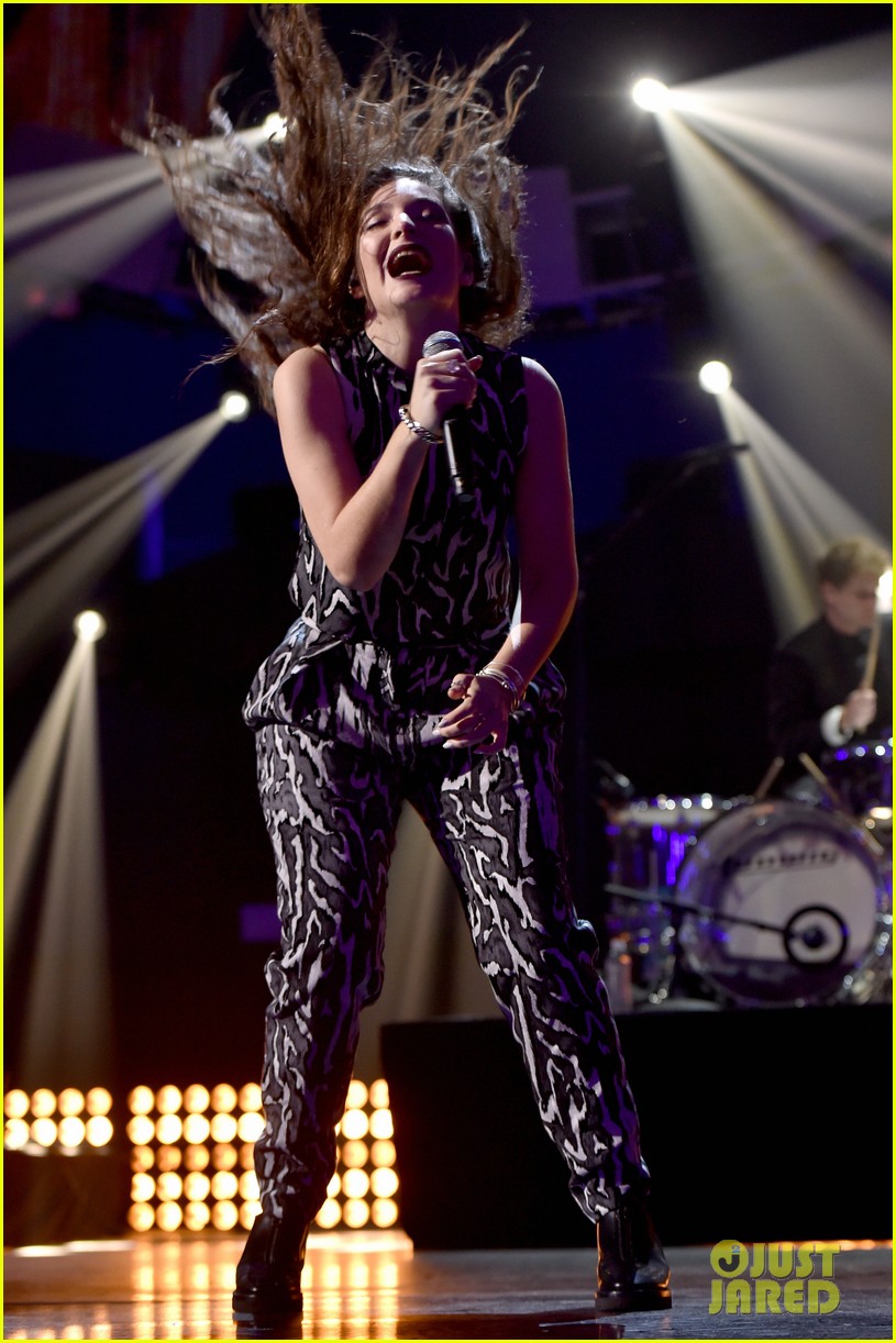 Lorde Rocks Out at iHeartRadio Music Festival 2014 - Full Video!: Photo ...