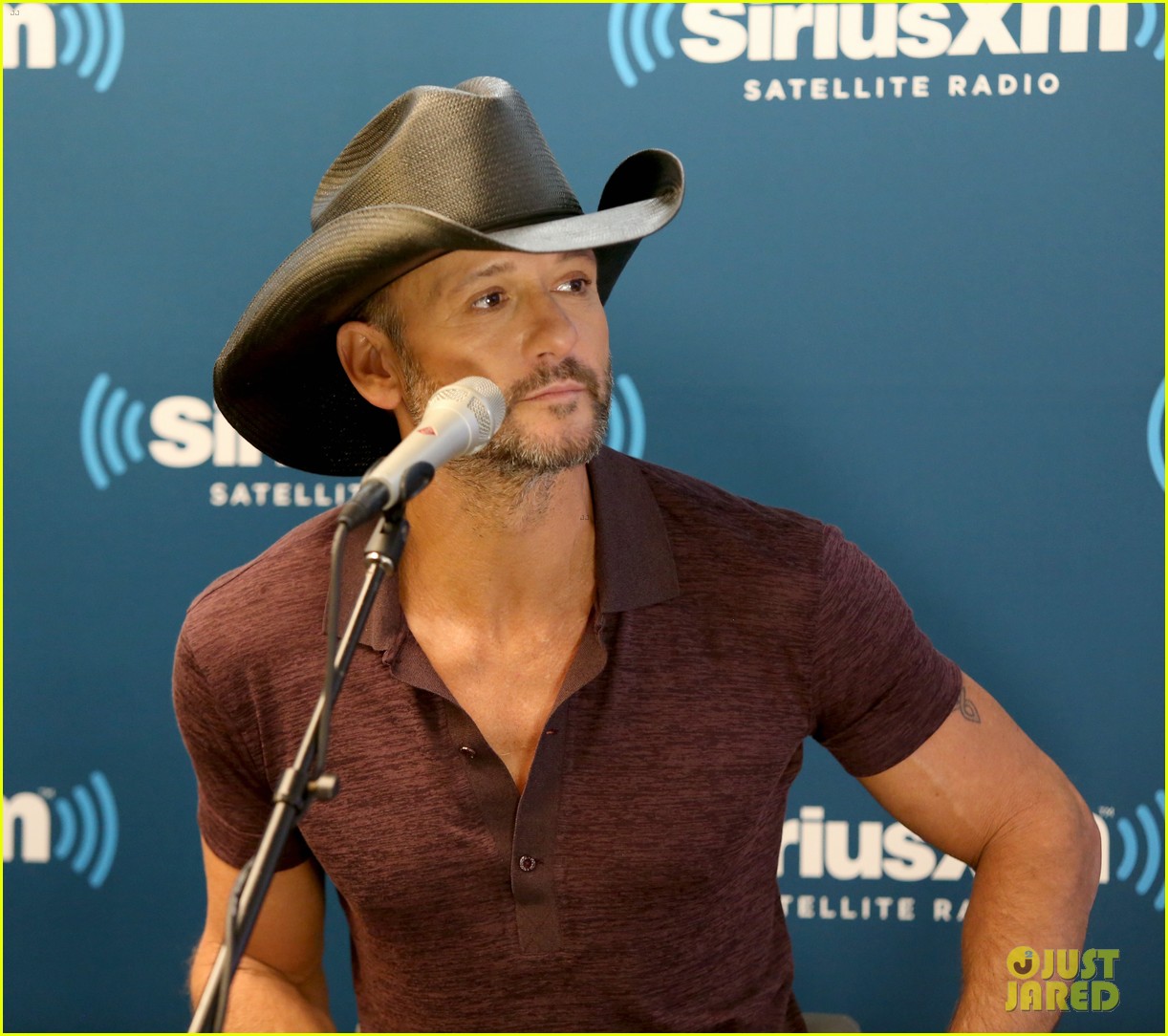 Here's Tim McGraw Reminding You That He Is Ripped at 47!: Photo 3199828 ...