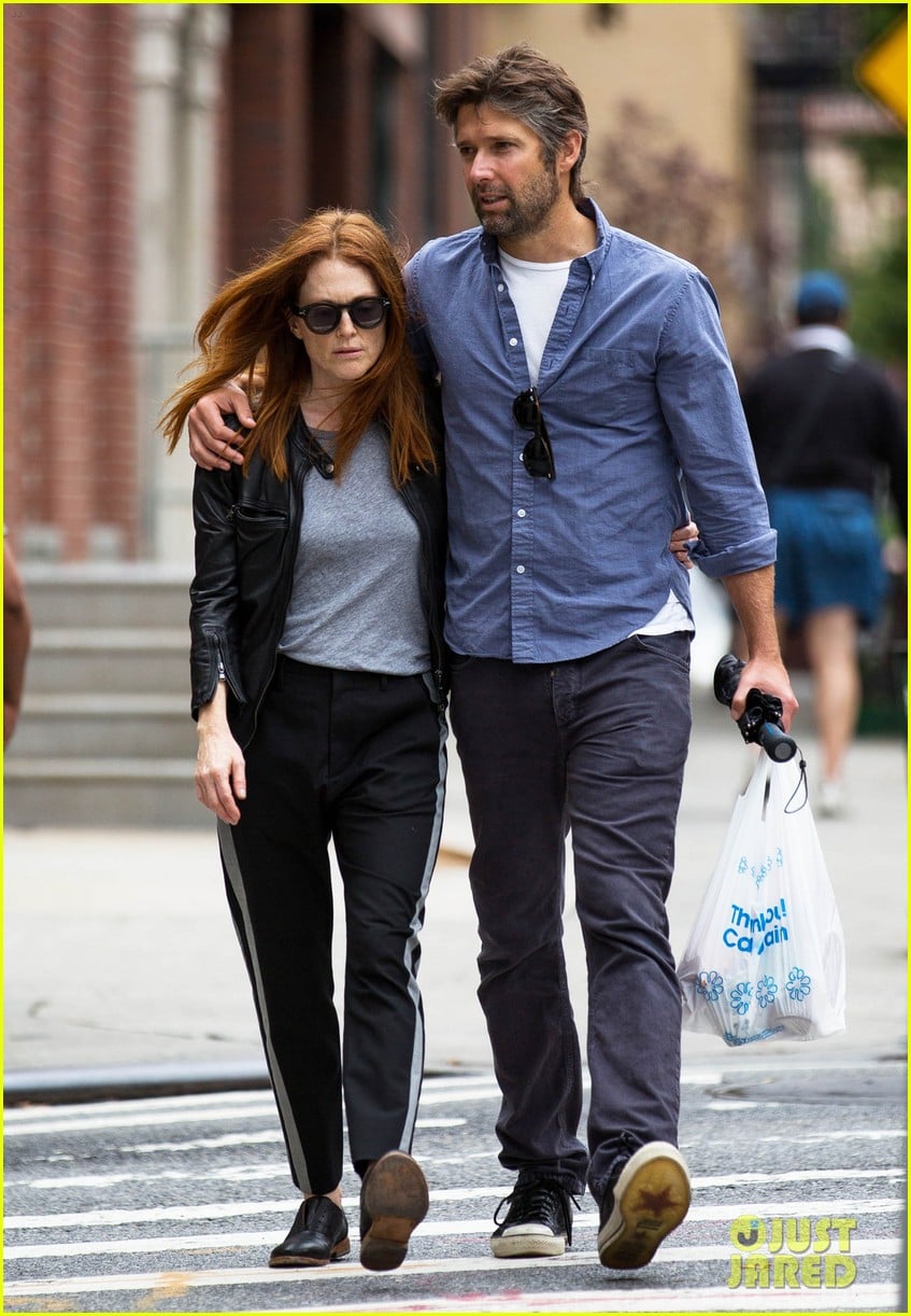 Julianne Moore & Husband Bart Freundlich Look as Happy as Ever After ...