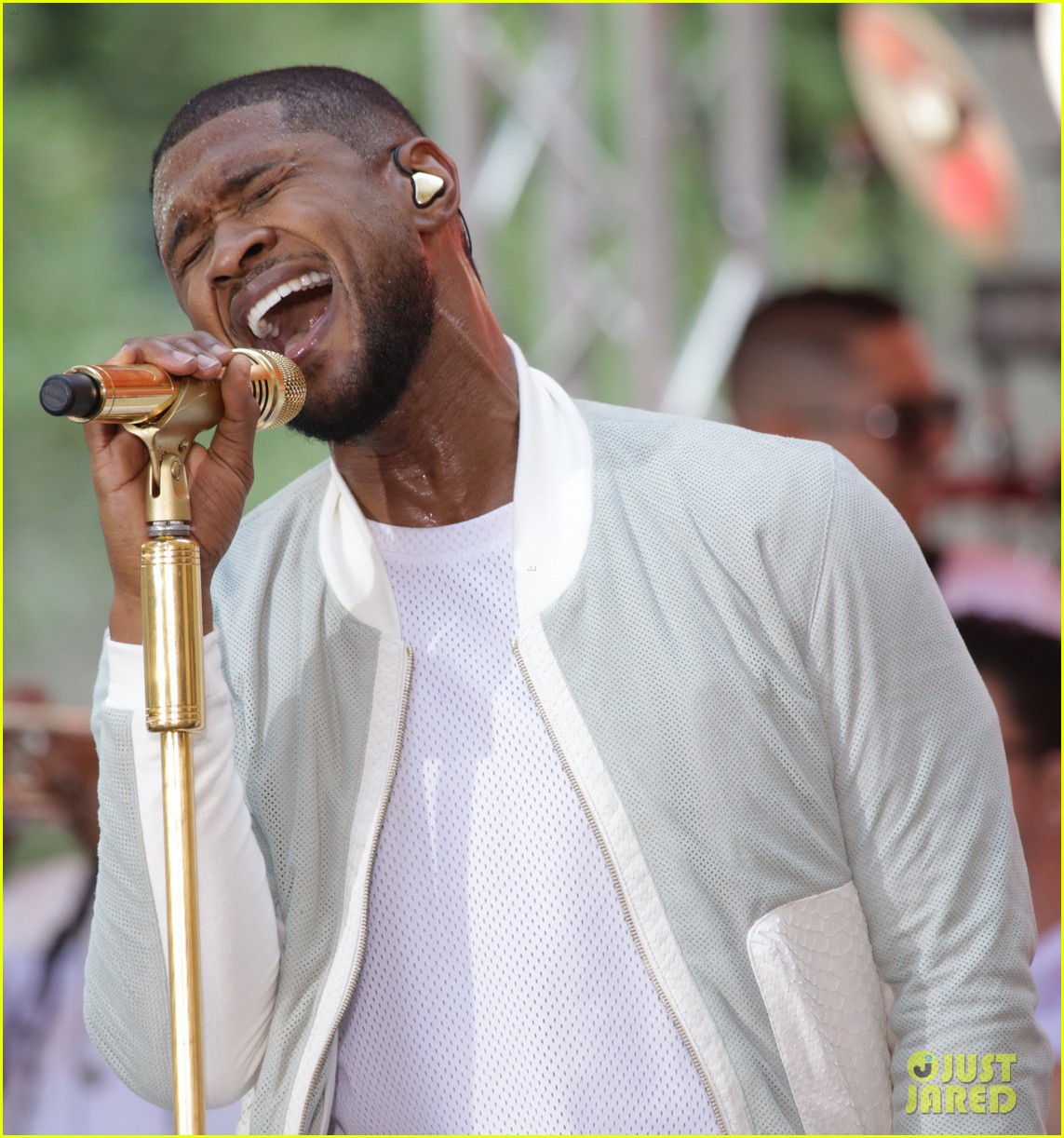 Usher Teases One Lucky Fan Will Get Kissed On His Upcoming Tour!: Photo ...