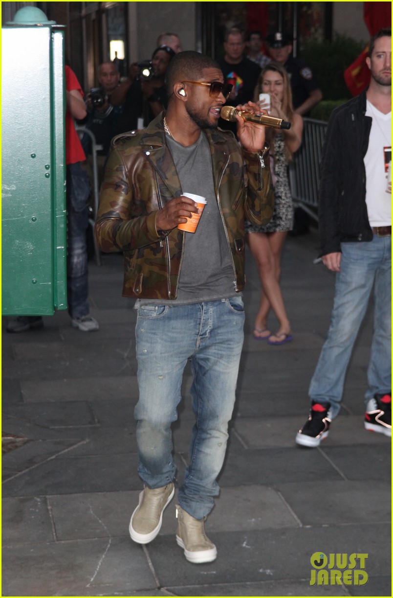 Usher Teases One Lucky Fan Will Get Kissed On His Upcoming Tour!: Photo ...