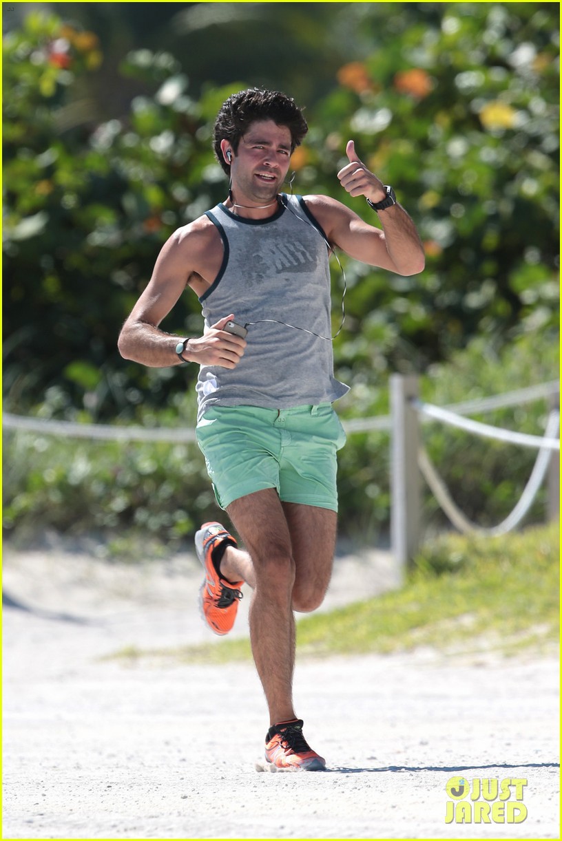 Shirtless Adrian Grenier Shows Off His Undies in Miami: Photo 3229410 ...