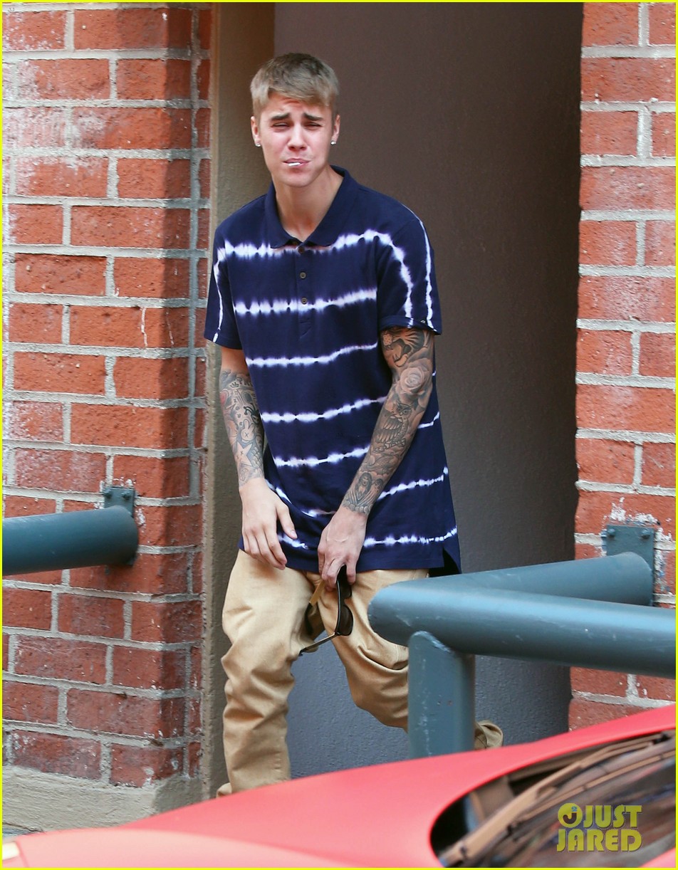 Justin Bieber Enjoys a Lollipop After a Doctor's Appointment: Photo ...