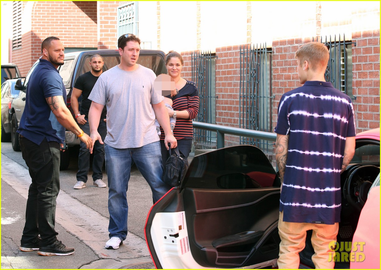 Justin Bieber Enjoys a Lollipop After a Doctor's Appointment: Photo ...