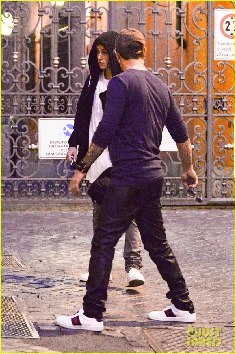 Justin Bieber & Dad Jeremy Take In The Wonders of Rome: Photo 3213883 ...