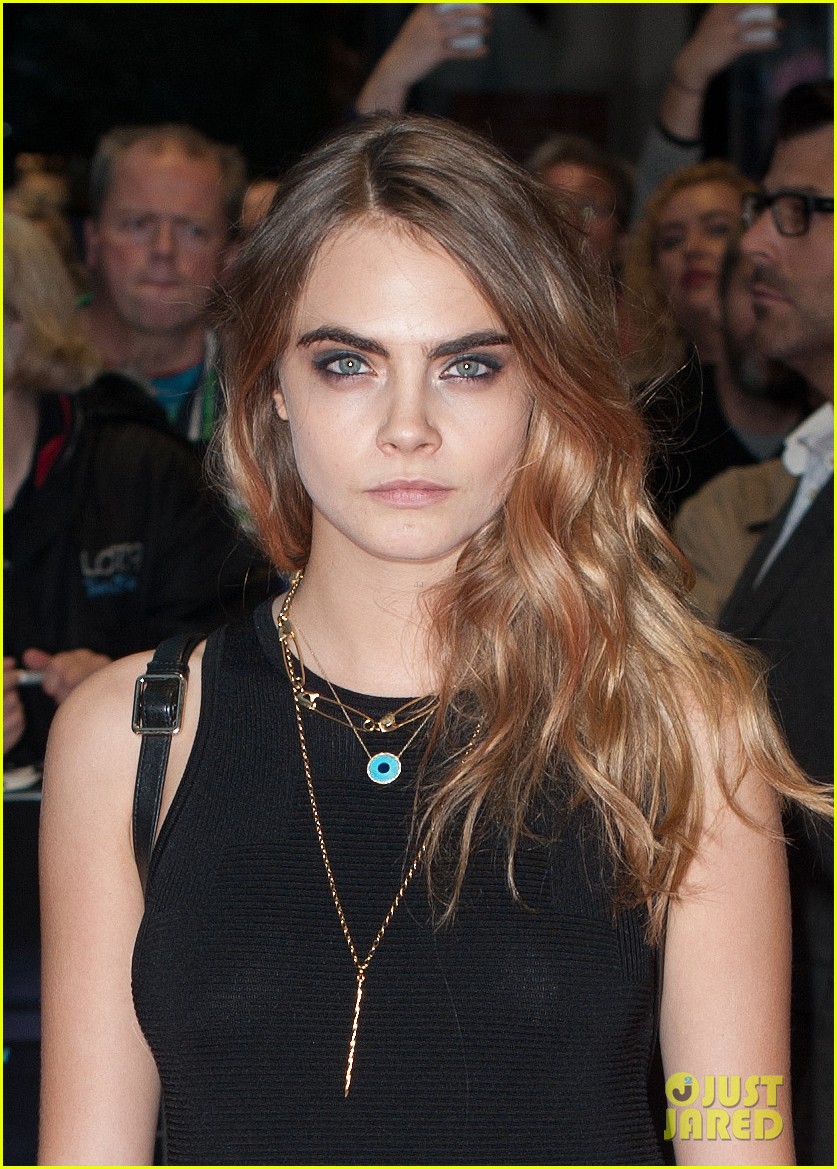 Cara Delevingne Keeps Promoting 'Cara D For DKNY' In London: Photo ...