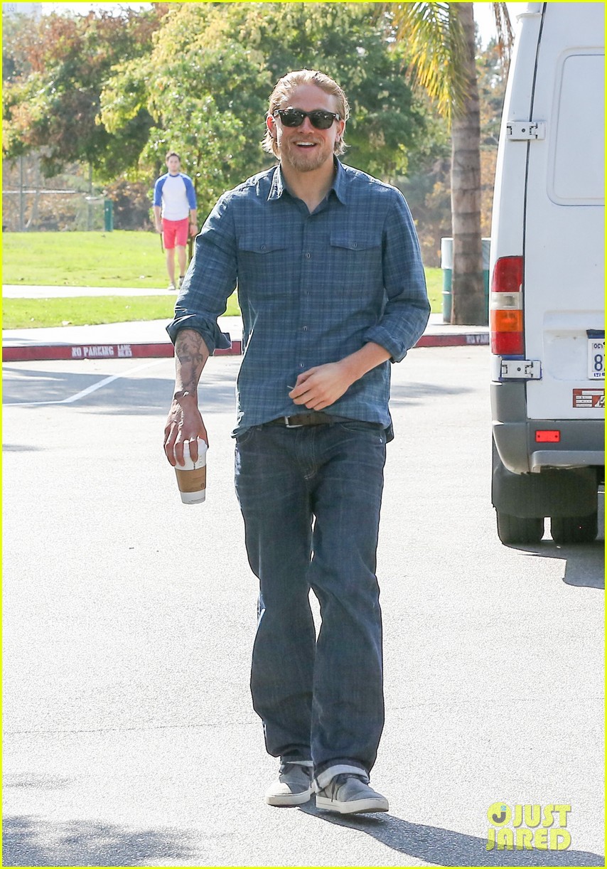 Charlie Hunnam Flashes His Gorgeous Smile on a Coffee Run: Photo ...