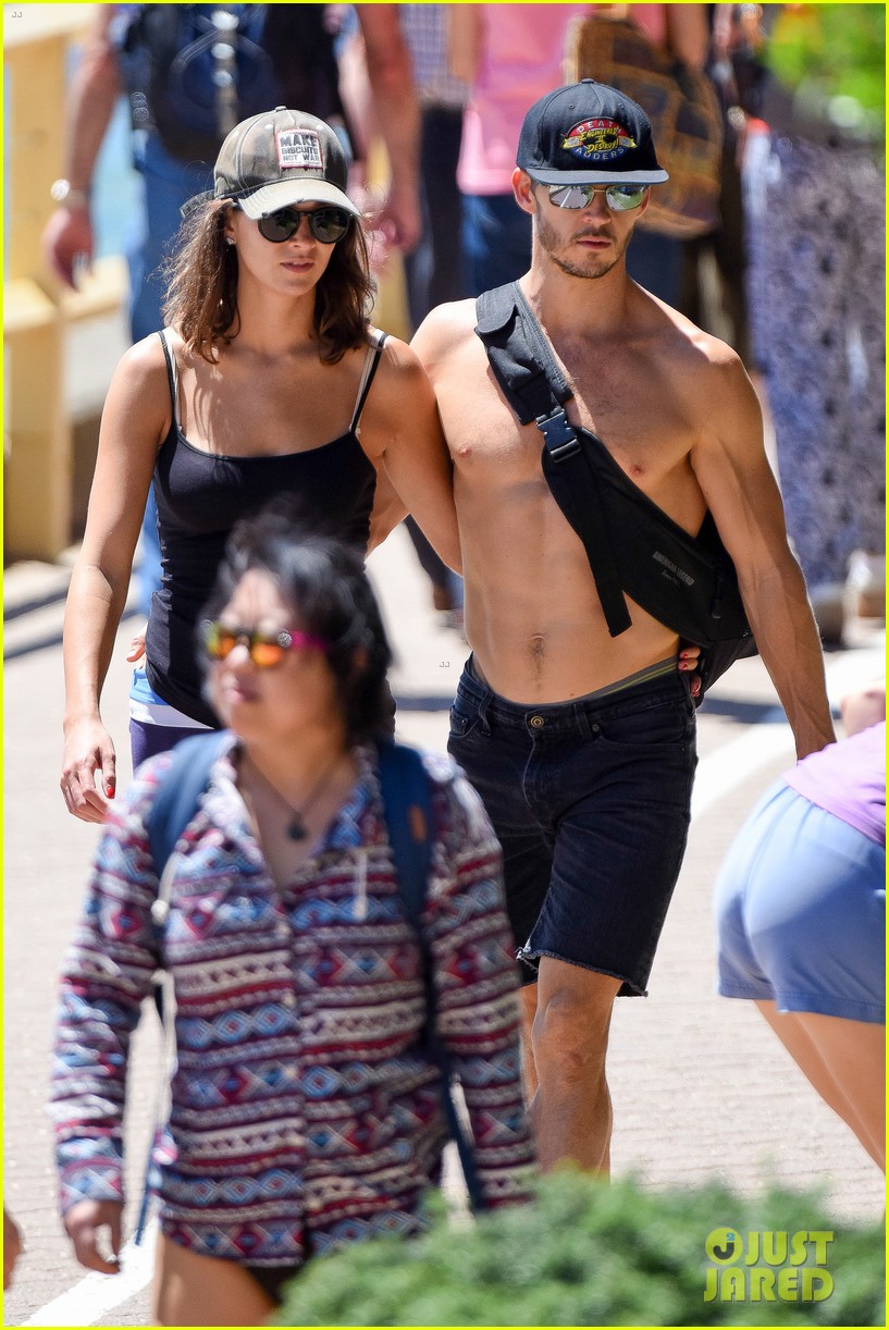 Ryan Kwanten Shows Off Amazing Shirtless Body in Australia: Photo ...
