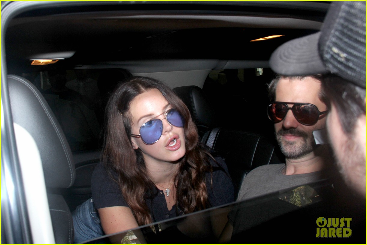 Lana Del Rey Gets Completely Surrounded By Fans at the Airport: Photo ...