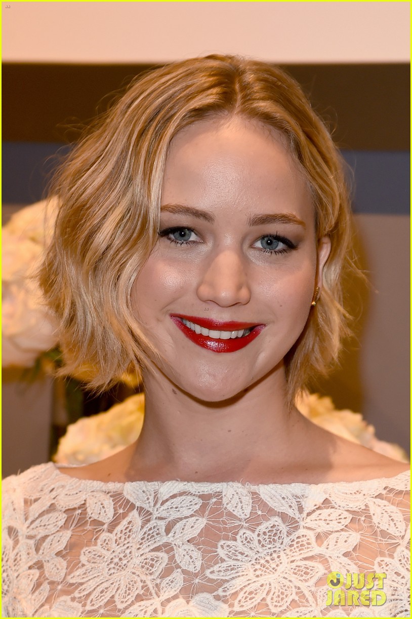 Jennifer Lawrence Rocks Oscar de la Renta Dress at Elle Women in ...