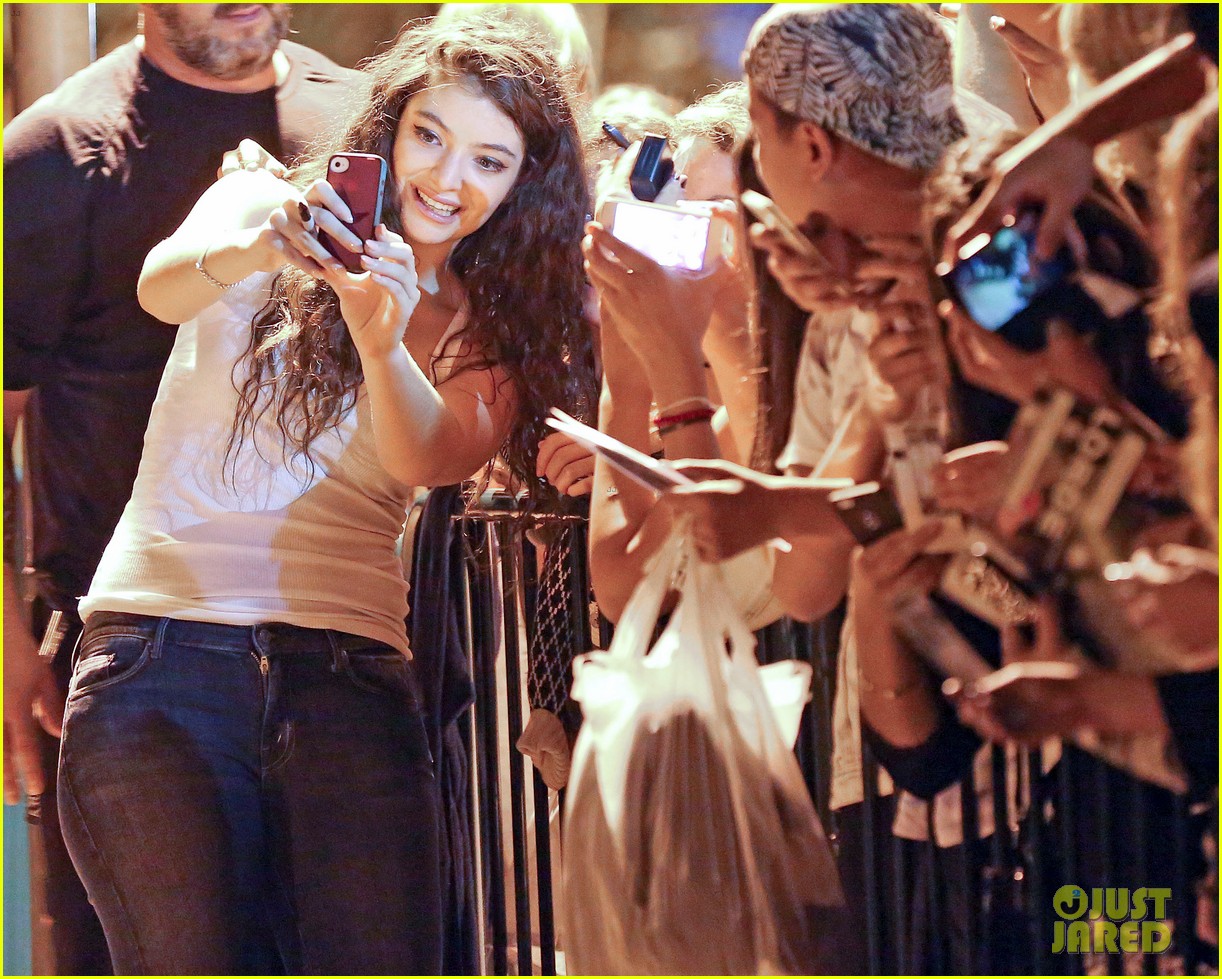 Lorde's 'Yellow Flicker Beat' Makes Grand Entrance On Billboard Alternative Songs Chart: Photo ...