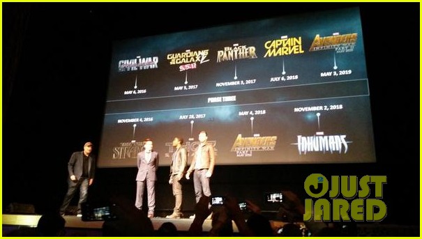 Chris Evans & Robert Downey, Jr. Put Up Their Dukes & Fight On Stage at ...
