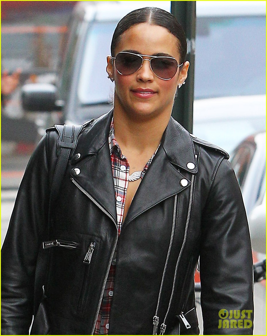 Paula Patton Flashes a Smile in NYC After Filing for Divorce From Robin ...