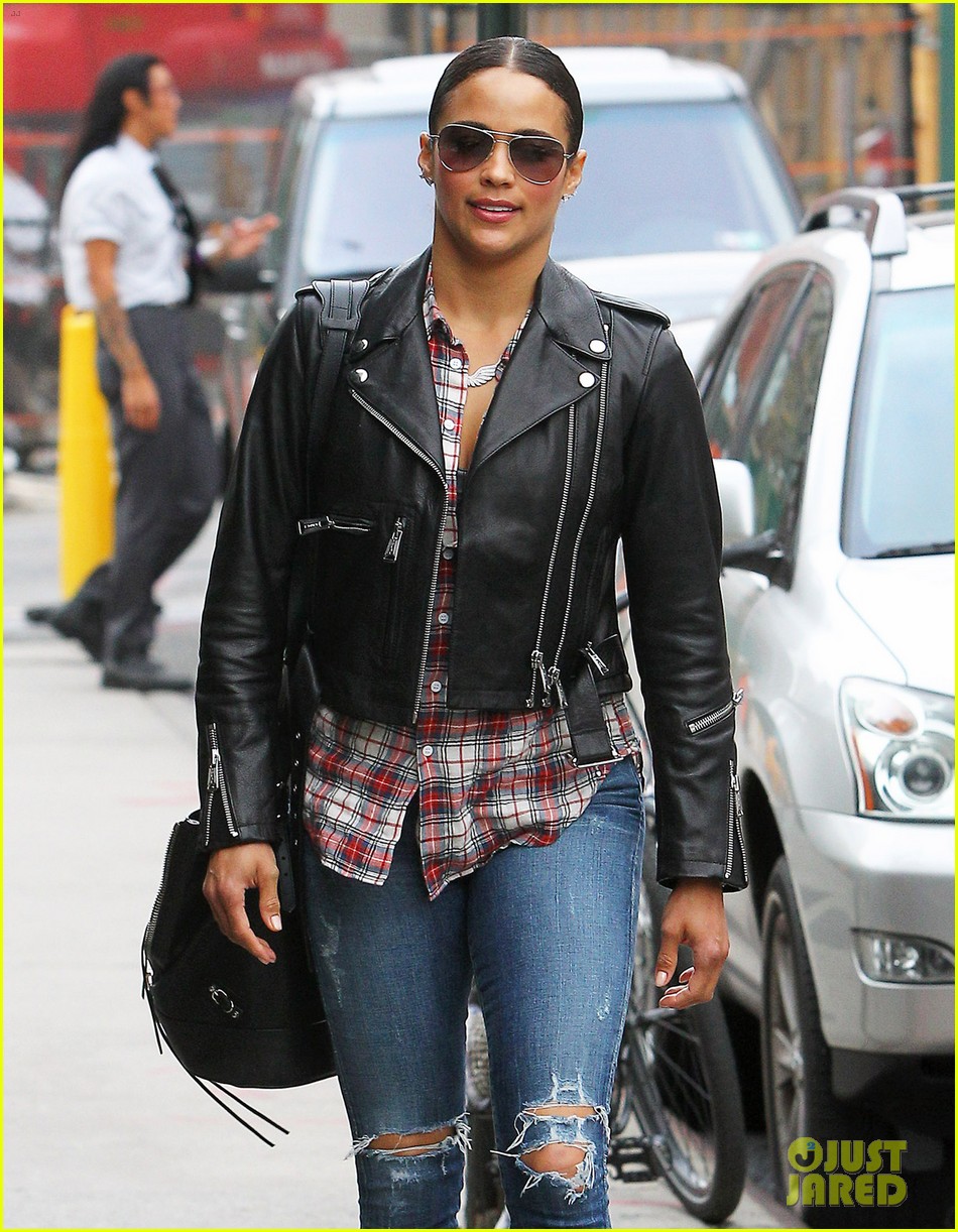 Paula Patton Flashes a Smile in NYC After Filing for Divorce From Robin ...