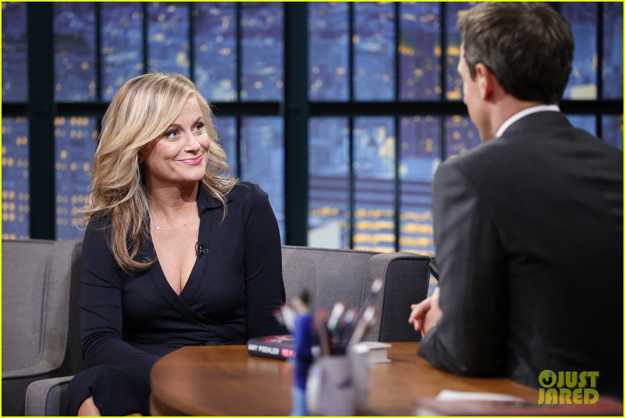 Amy Poehler Quizzes Author George R.R. Martin on His Own 'Game of ...