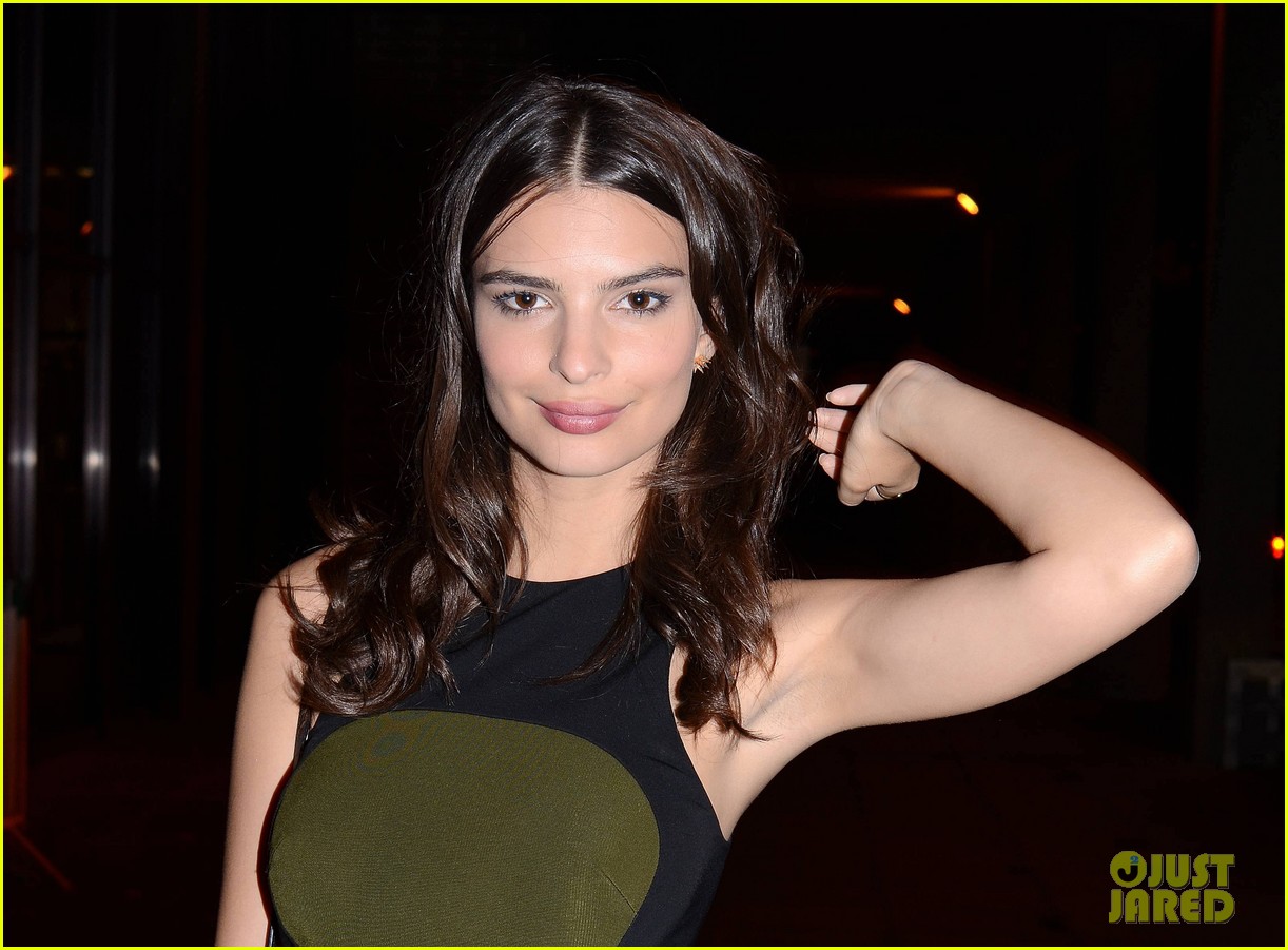 Emily Ratajkowski Says Kissing Ben Affleck Was 'Surreal': Photo 3221741 ...