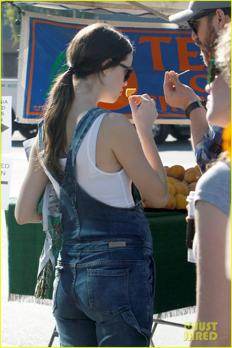 Summer Glau Shows Off Small Baby Bump on Farmer's Market Sunday with ...
