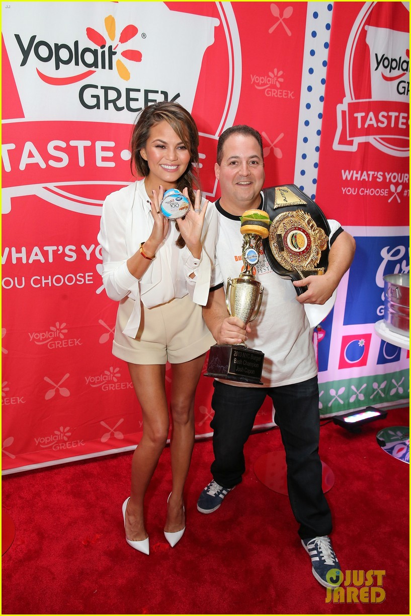 Chrissy Teigen Shows Major Love For Rachael Ray at Blue Moon Burger ...