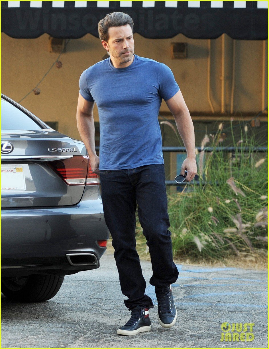 Ben Affleck's Batman Body is Buff Beyond Belief!: Photo 3237468 | Ben ...
